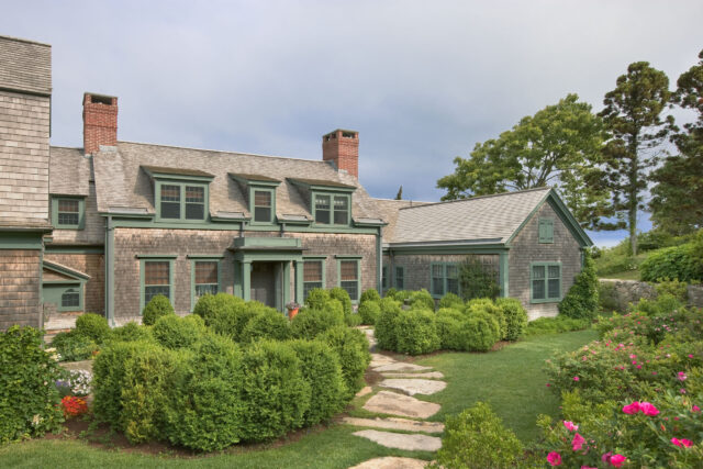 Shingle Style Compound on Martha’s Vineyard Sound | Ferguson & Shamamian